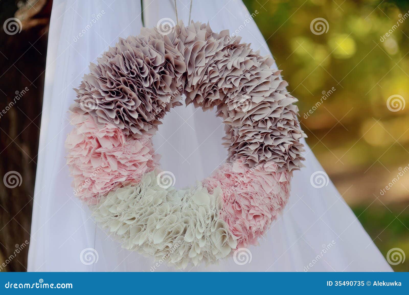 Corona di carta immagine stock. Immagine di amore, nave - 35490735