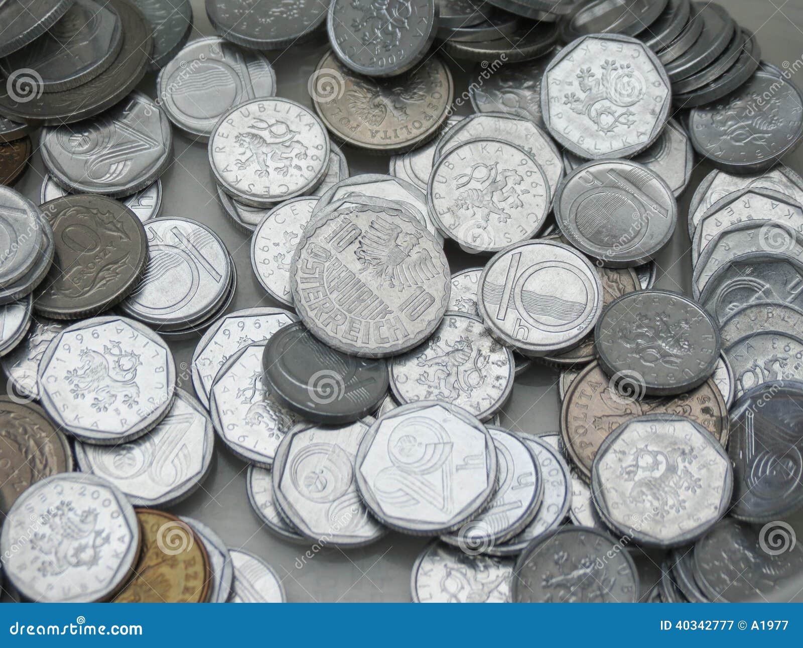 Coronas checas de monedas imagen de archivo. Imagen de europa - 40342777