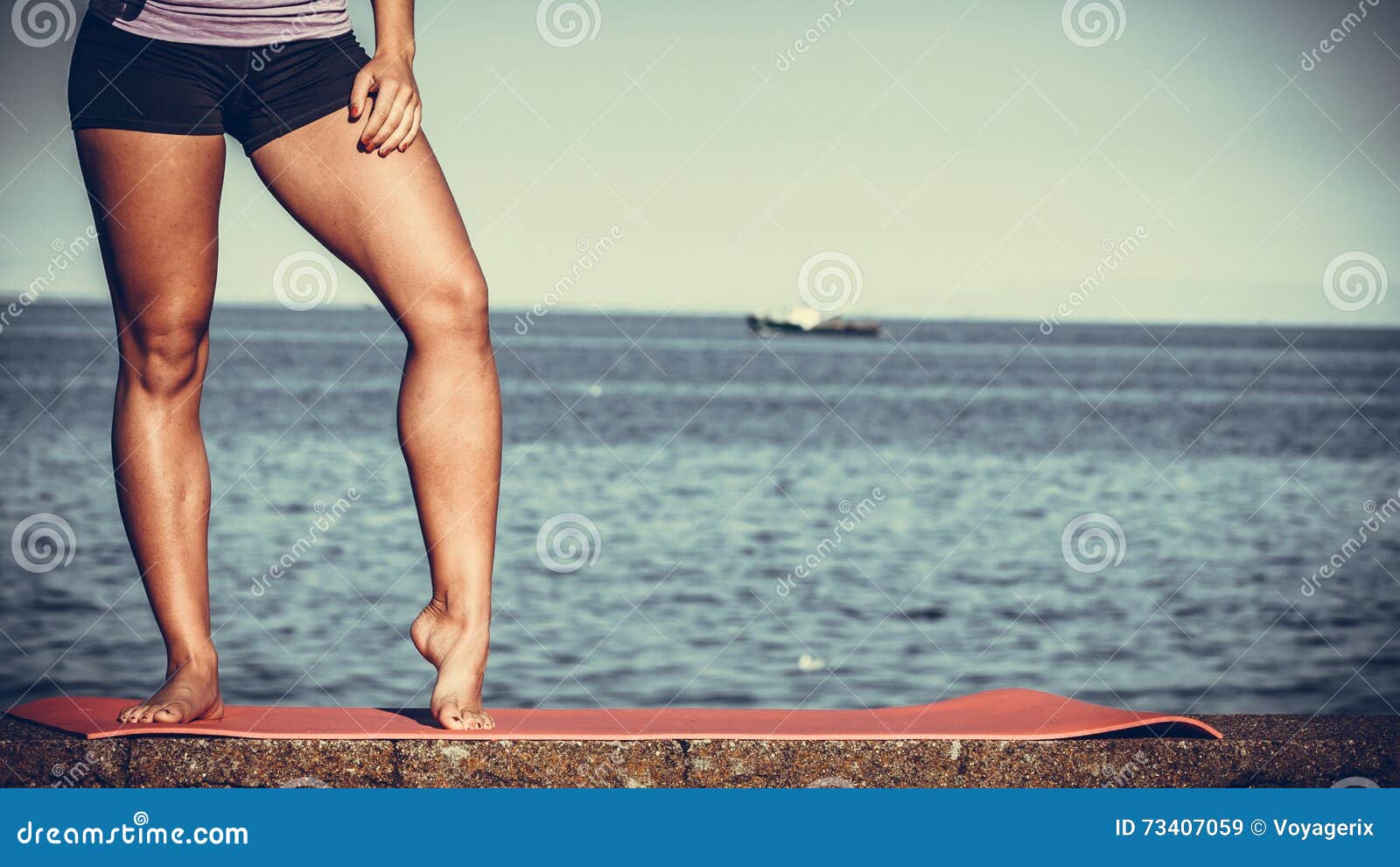 Corpo Della Parte Della Ragazza Sportiva Immagine Stock - Immagine di ...