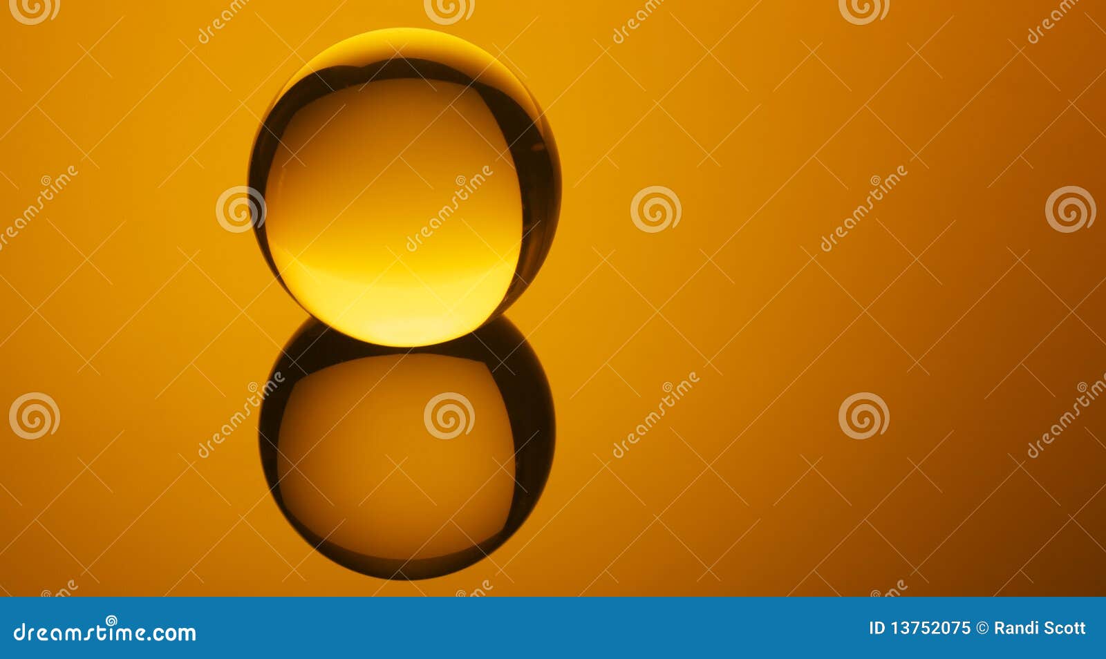 Corps rond ambre image stock. Image du ambre, clair, cercle - 13752075