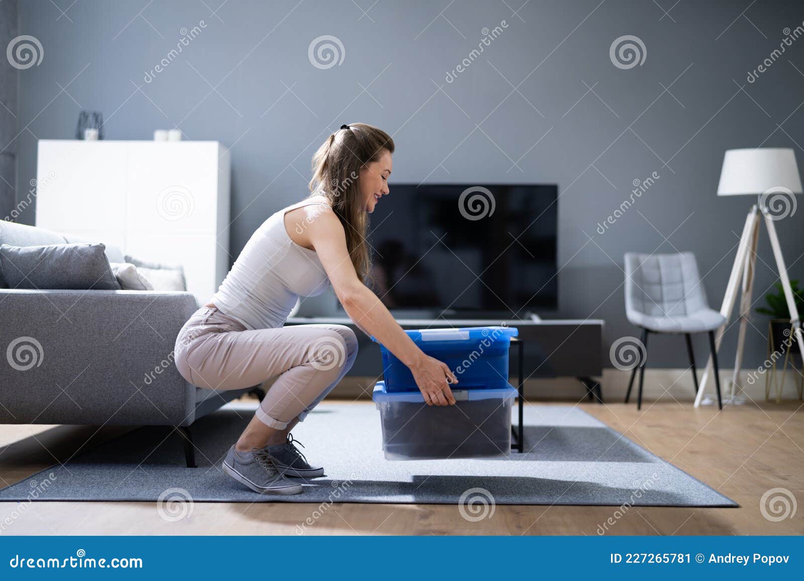 Correct Box Lifting Posture Stock Image - Image of room, back: 227265781