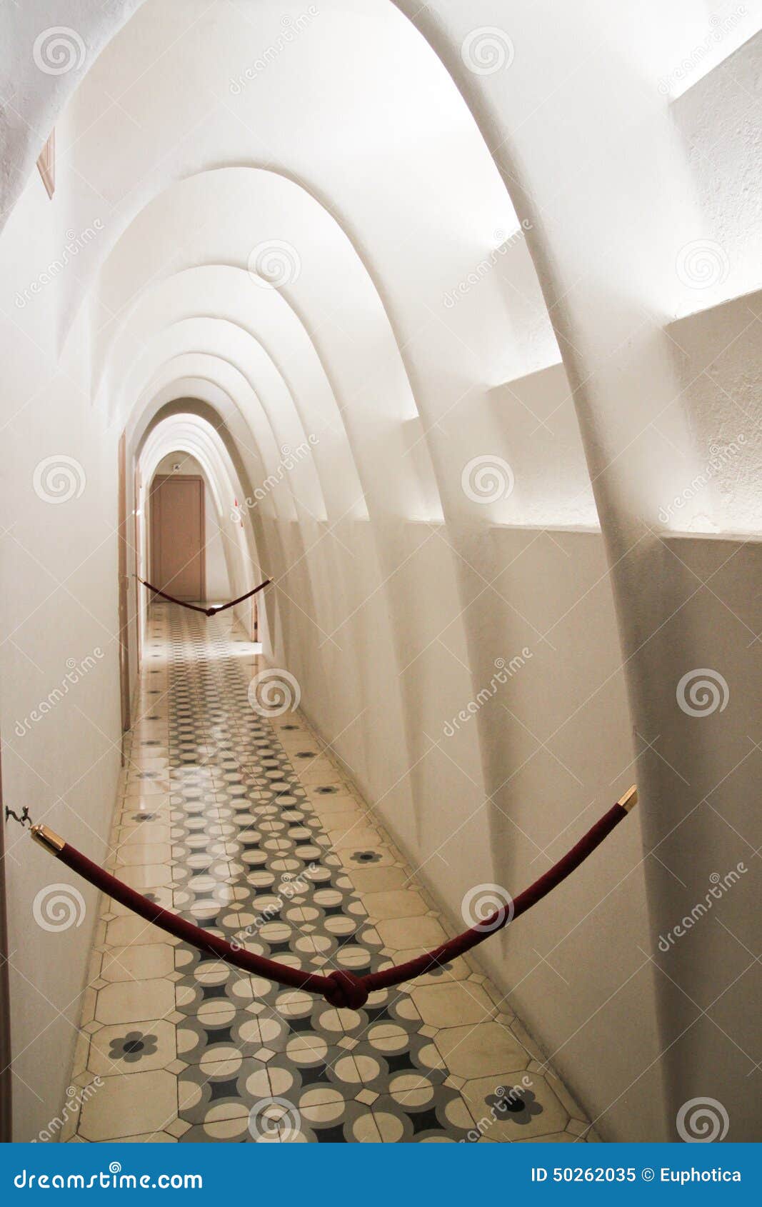 Corredor Branco Da Arcada, Interior De Batllo Da Casa Imagem Editorial ...