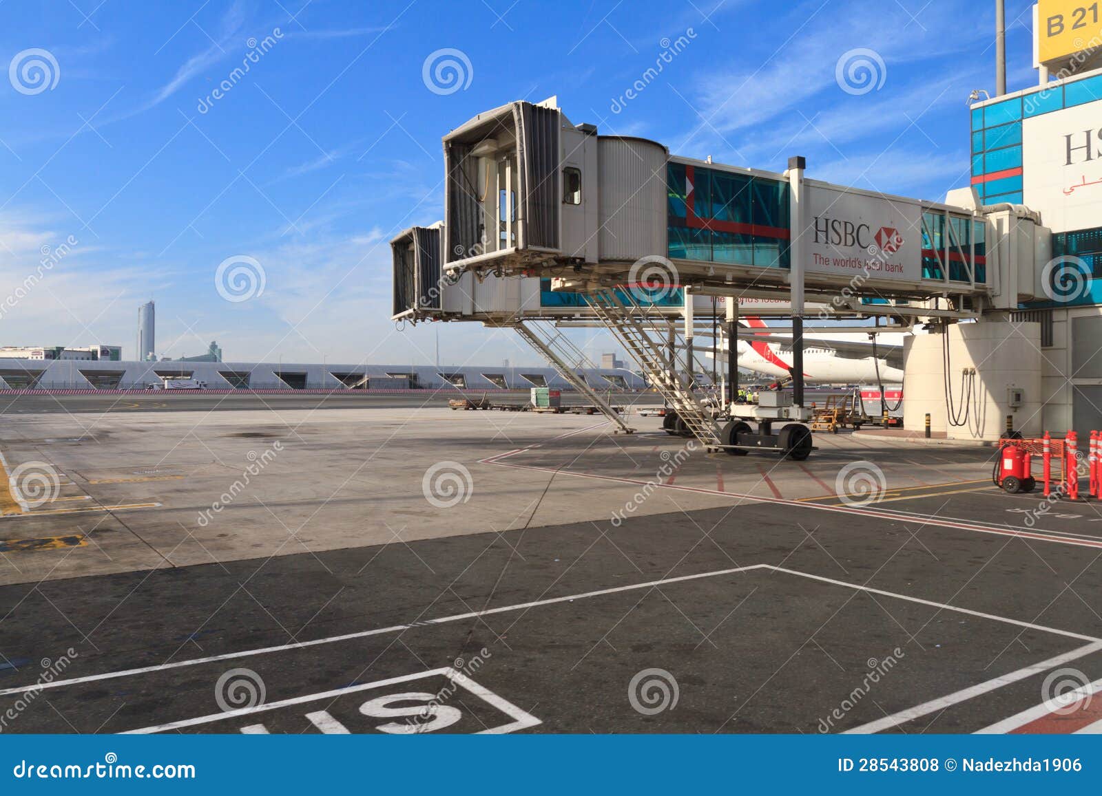 Corredor Central No Aeroporto De Dubai Foto de Stock Editorial - Imagem ...