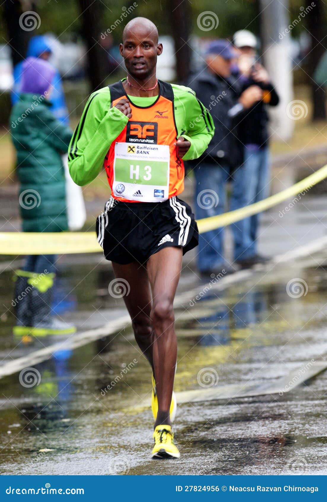 Corredor de maratón foto editorial. Imagen de europa - 27824956