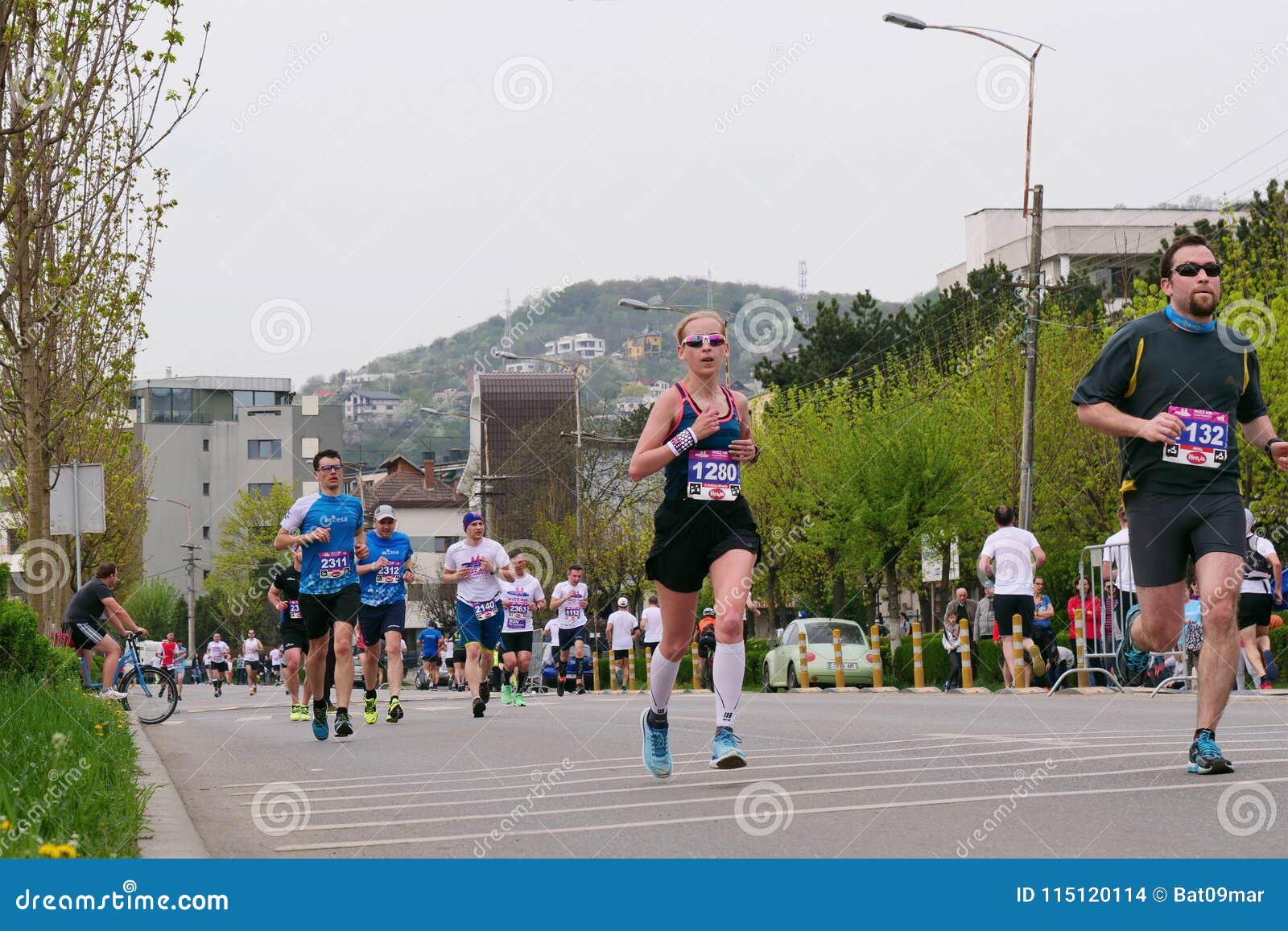 Corredores De Maratona Corridos Na Rua Imagem de Stock Editorial ...