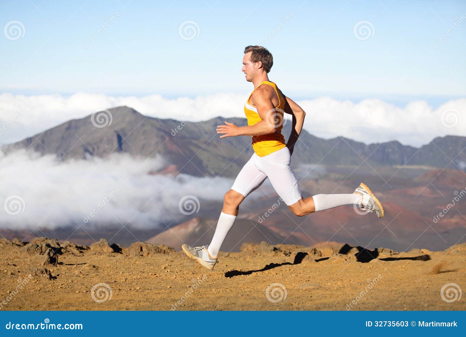 Correr De Corrida Do Atleta Do Homem Do Corredor Rapidamente Imagem de ...