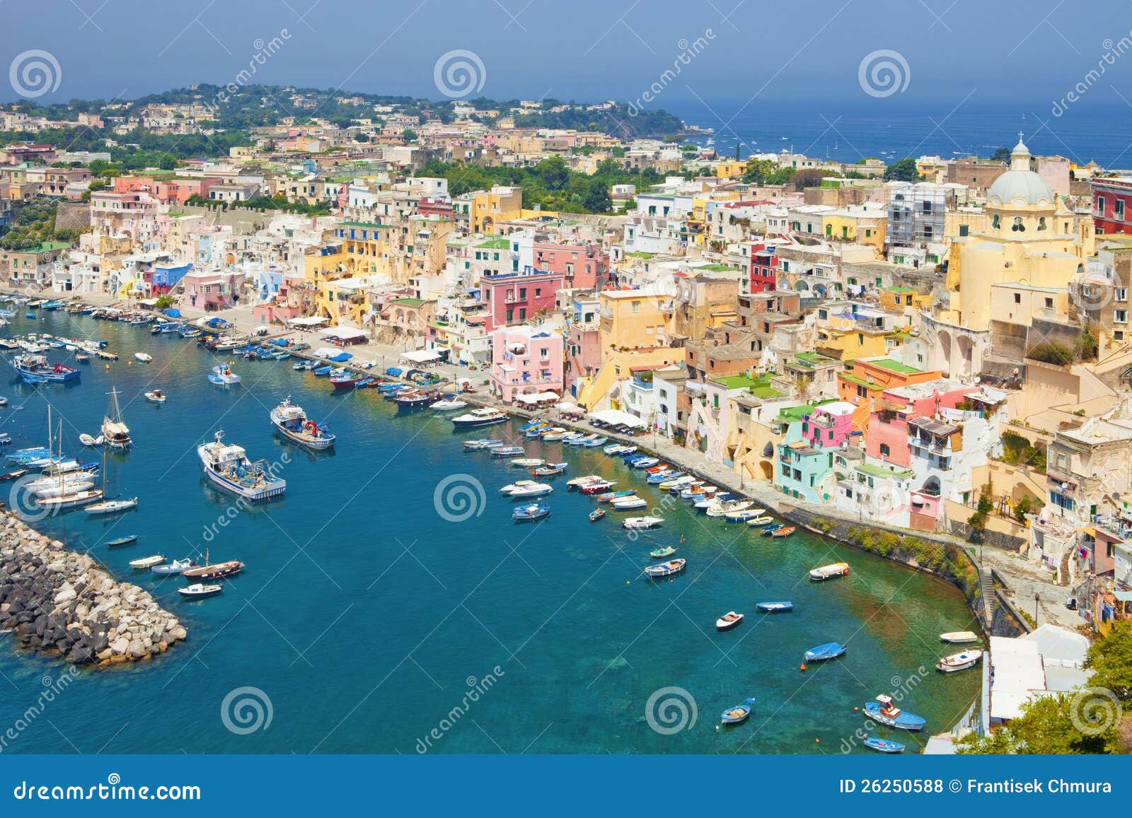 Corricella, Procida Insel, Italien Stockfoto - Bild von himmel, sonnig ...