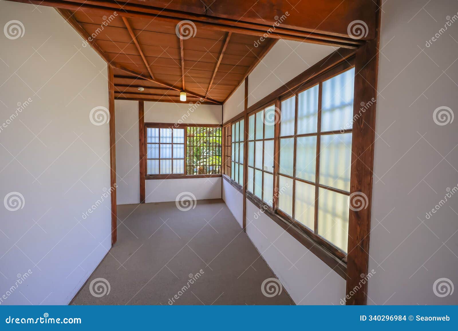 Paper Sliding Door Royalty-Free Stock Photo | CartoonDealer.com #24017037