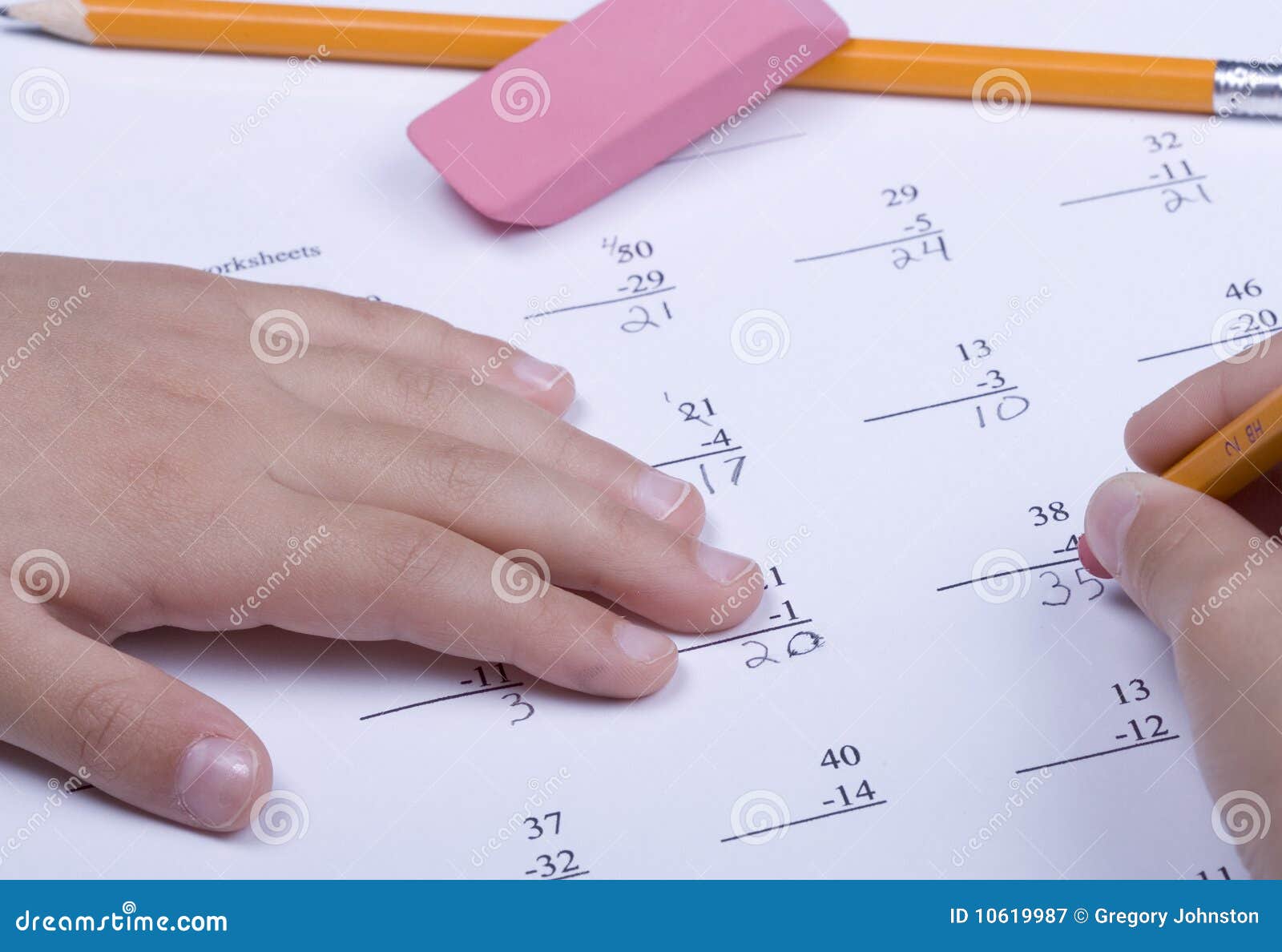 Corrigindo um erro. imagem de stock. Imagem de homework - 10619987