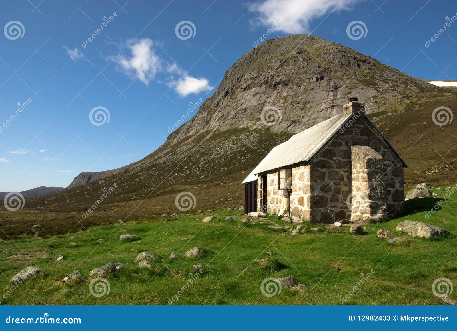 Corrour Bothy stock afbeelding. Image of schotland, gras - 12982433