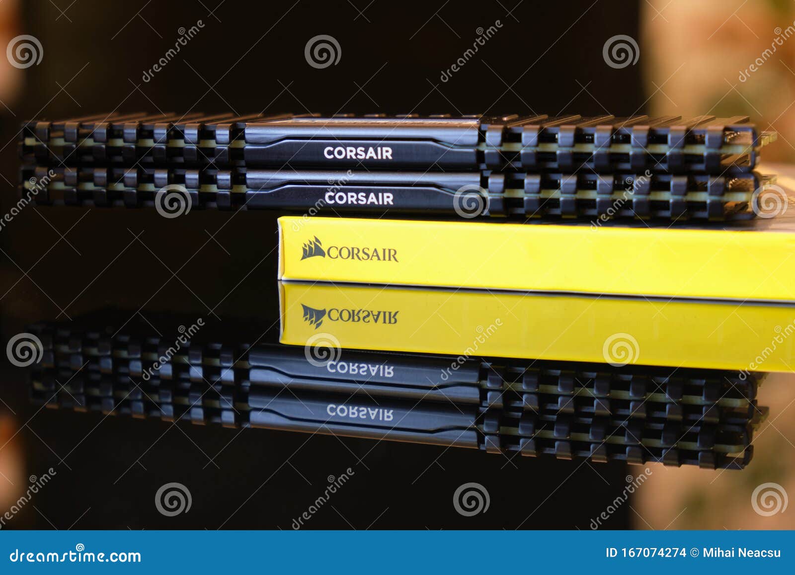 Corsair DDR RAM Dual Kit with Two Modules Equipped with Heatsinks, and ...