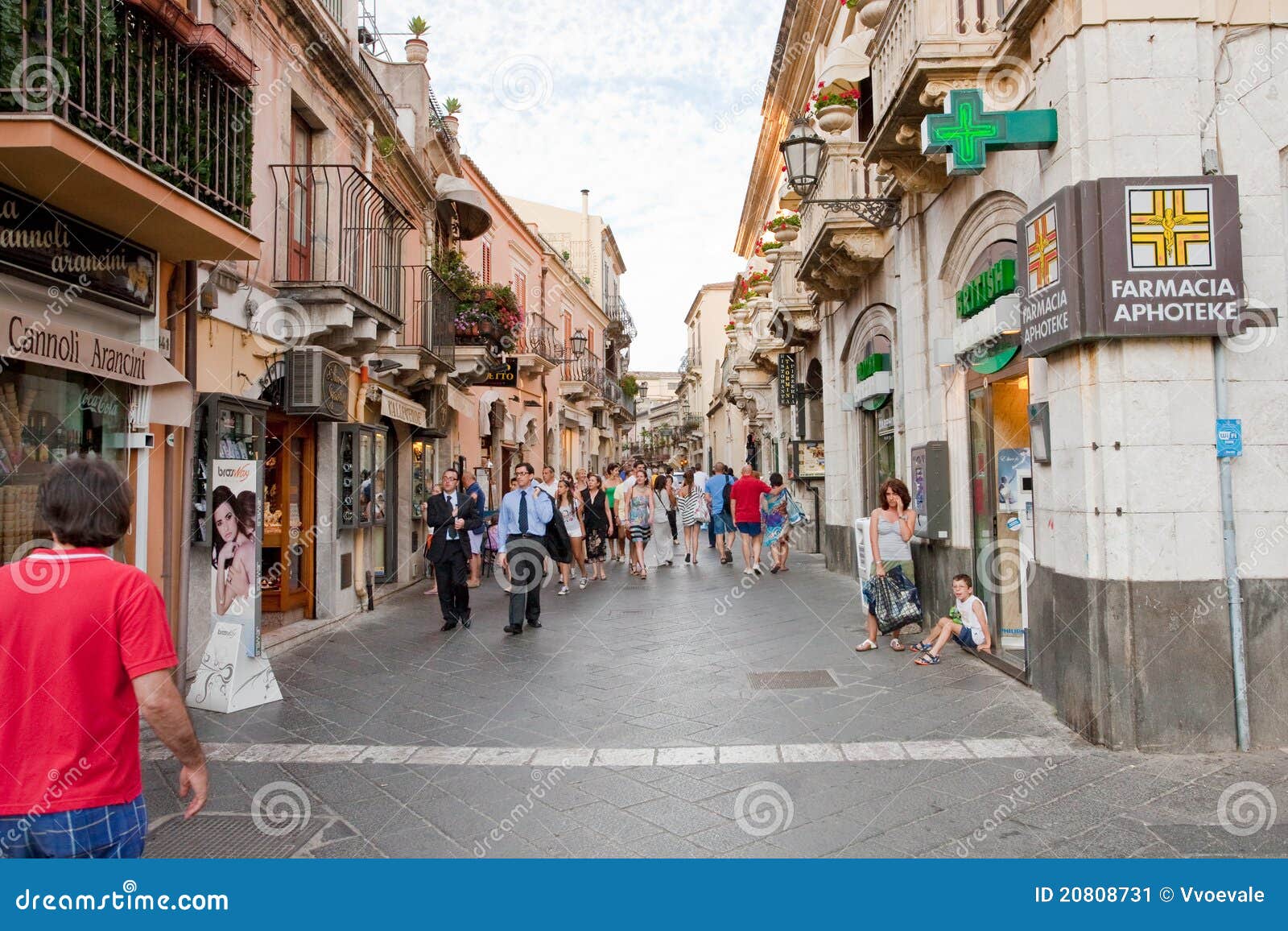 Corso Umberto -main Street in Taormina, Sicily Editorial Photo - Image ...