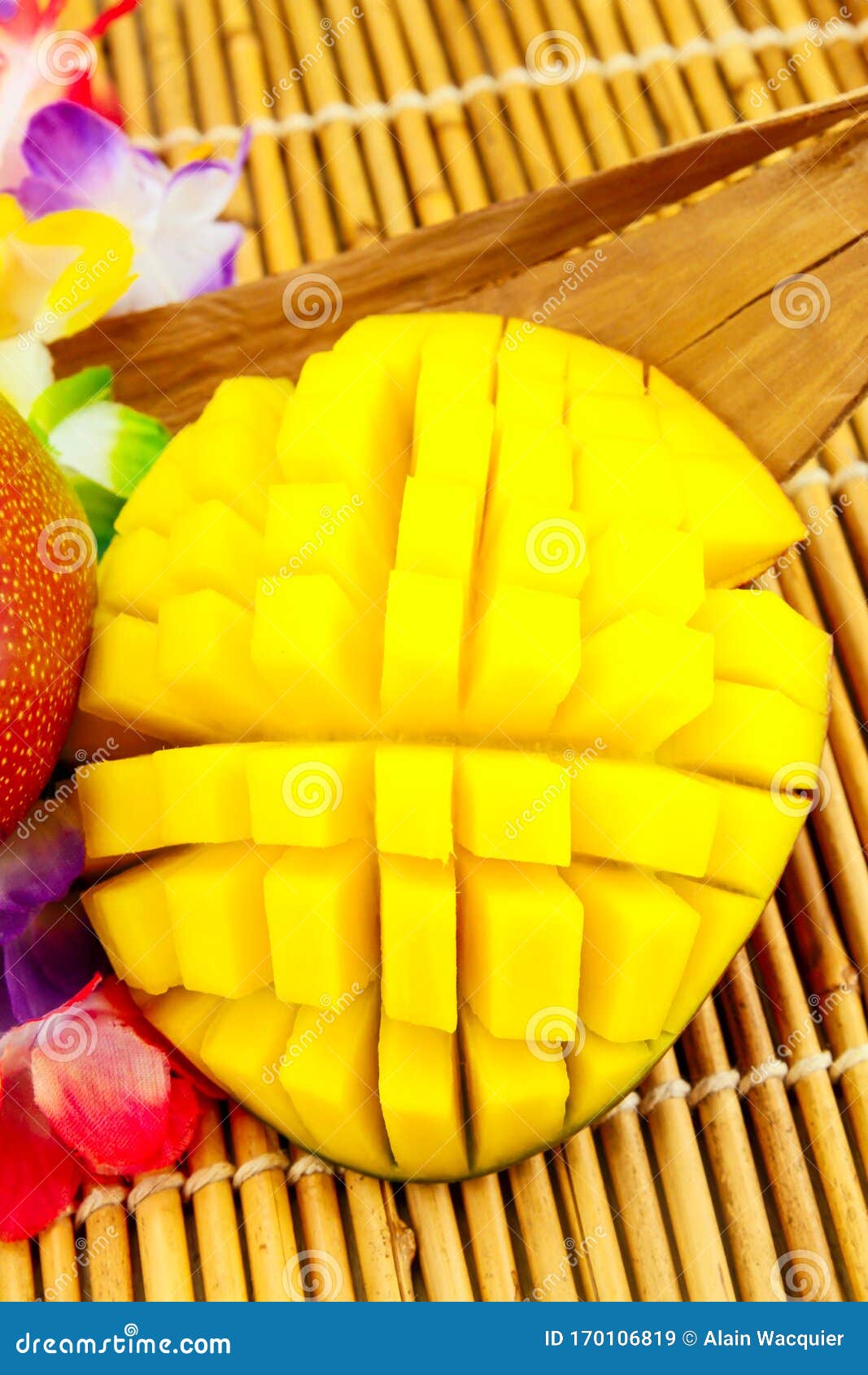 Cortado de mango imagen de archivo. Imagen de tropical - 170106819