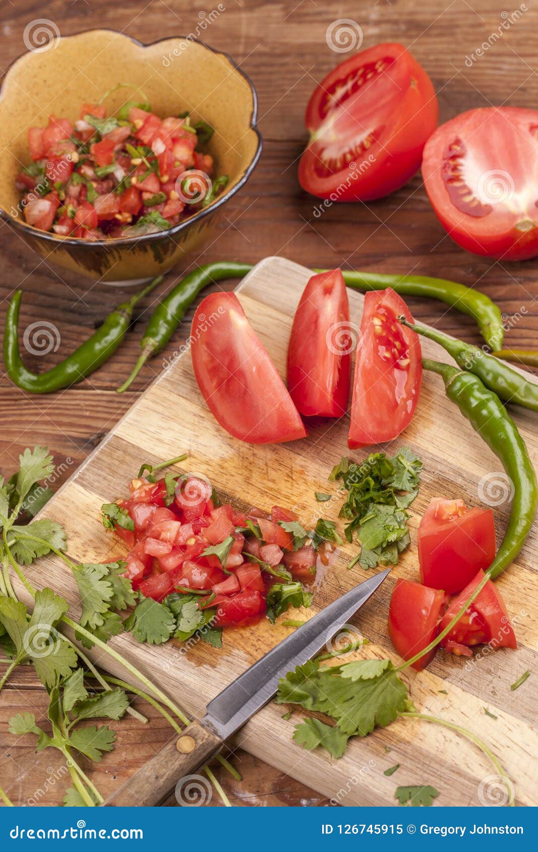 Corte De Los Ingredientes Para Hacer La Salsa Imagen de archivo ...