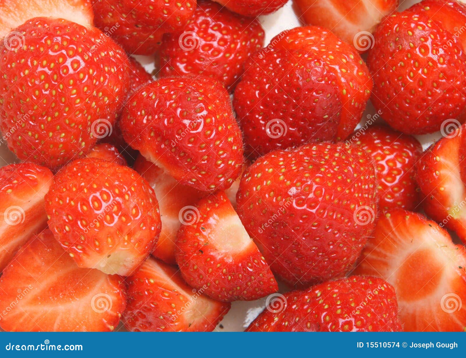 Corte las fresas foto de archivo. Imagen de fresas, rebanado - 15510574