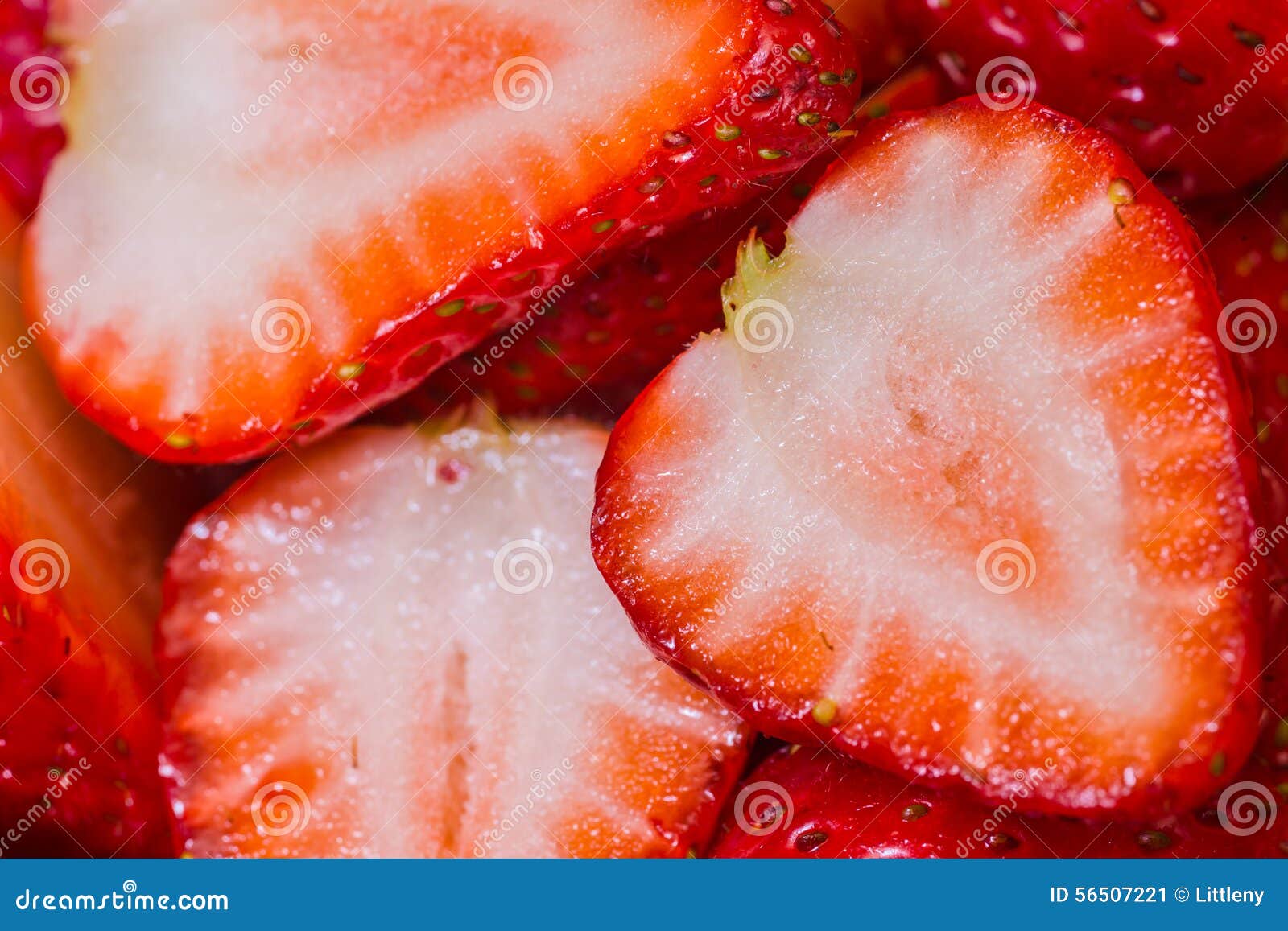 Corte las fresas imagen de archivo. Imagen de fresco - 56507221