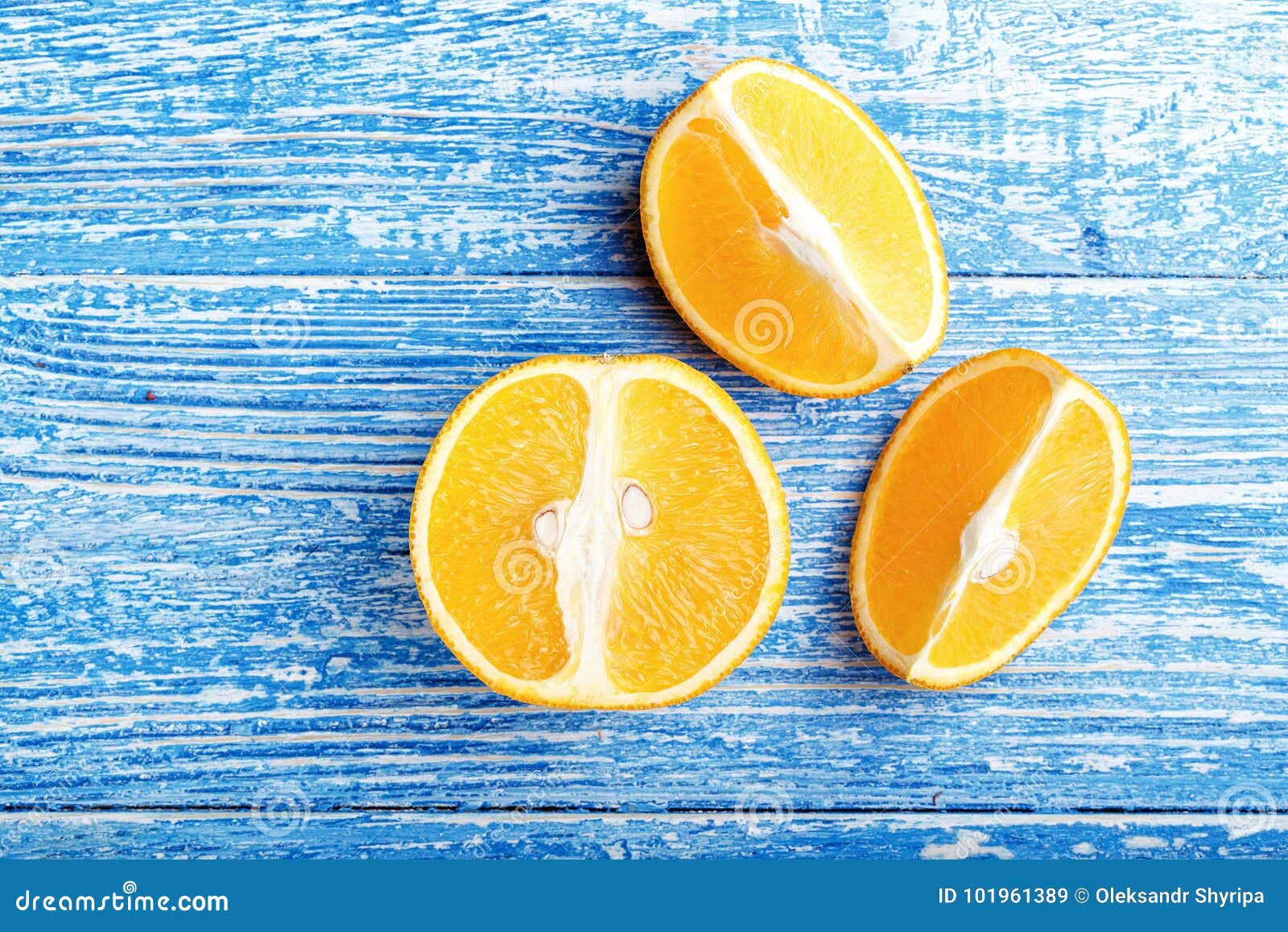 Corte Uma Laranja Em Uma Tabela Imagem de Stock - Imagem de nave, corte ...