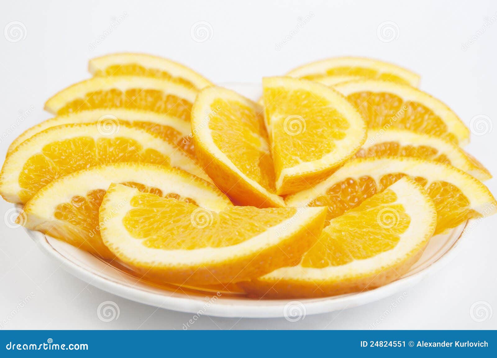 Cortes Da Laranja Em Uma Placa Imagem de Stock - Imagem de corte ...