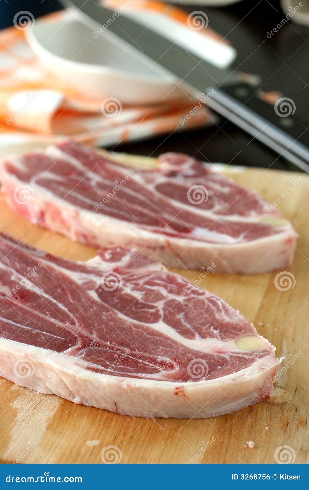 Cortes do cordeiro foto de stock. Imagem de madeira, ingrediente - 3268756