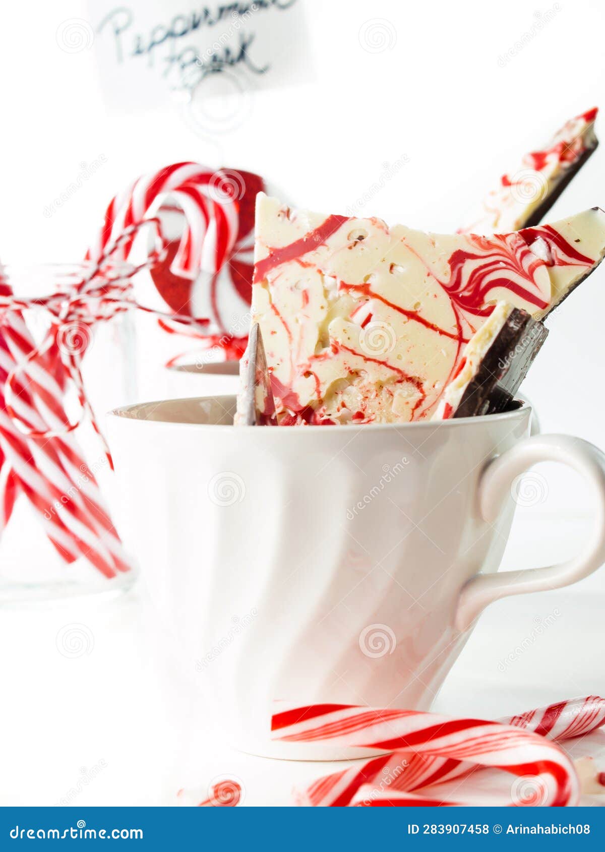 Corteza de menta foto de archivo. Imagen de caramelo - 283907458