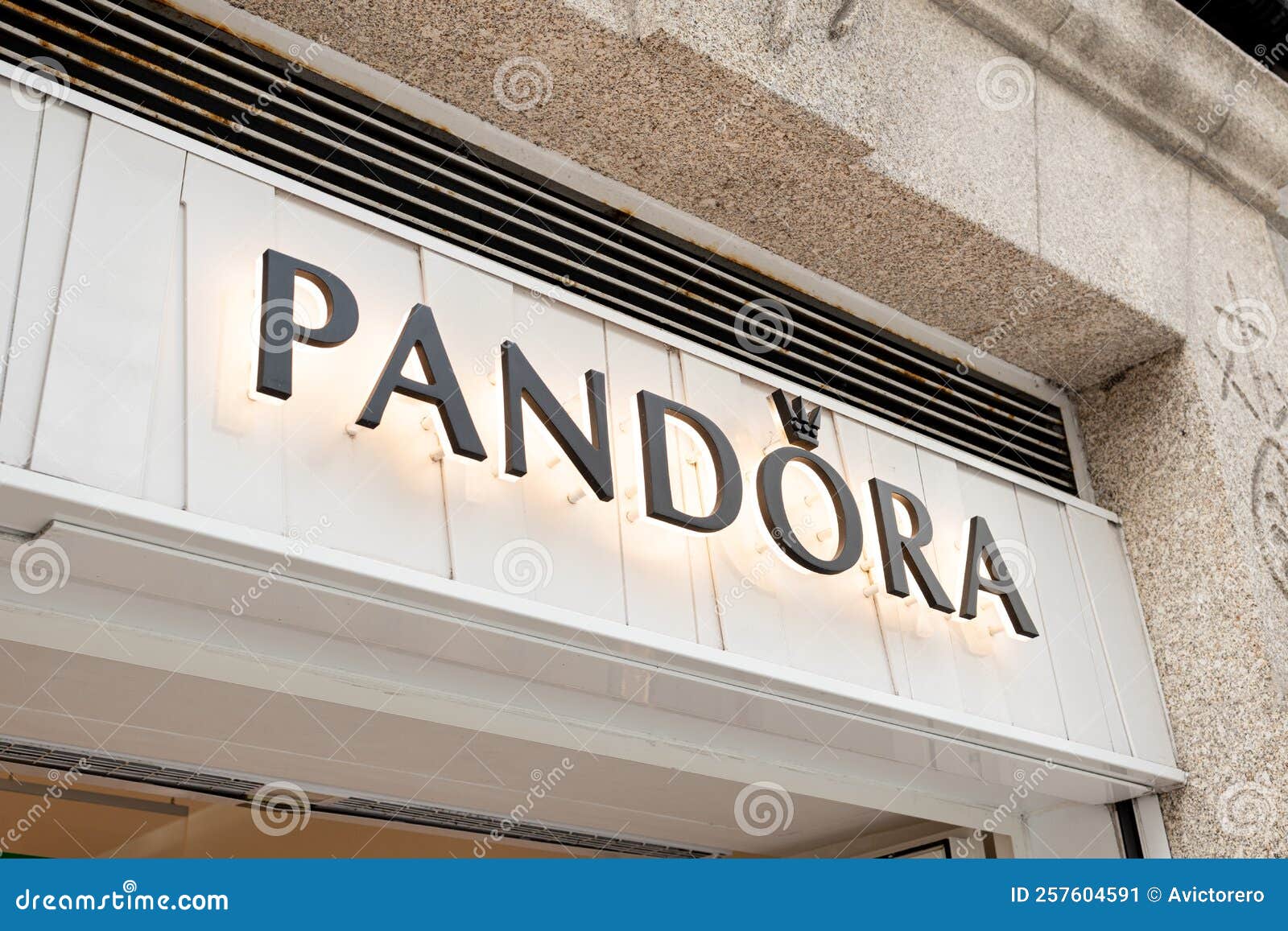 Pandora Sign on Facade Store Editorial Photo - Image of brand, retailer ...