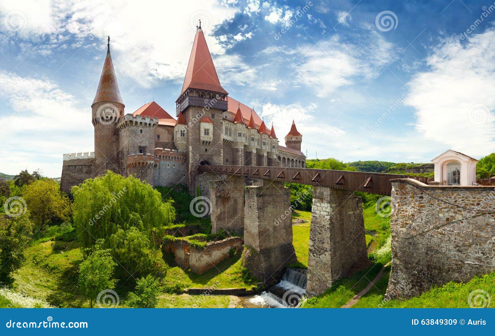 HUNEDOARA, ROMANIA: Corvin Castle, Also Known As Hunyadi Castle Or ...