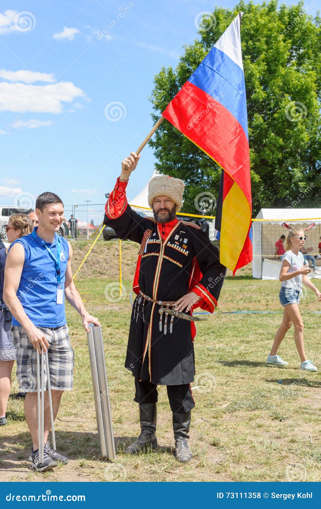 Cosaco Ruso Con La Bandera Rusa Foto de archivo editorial - Imagen de ...