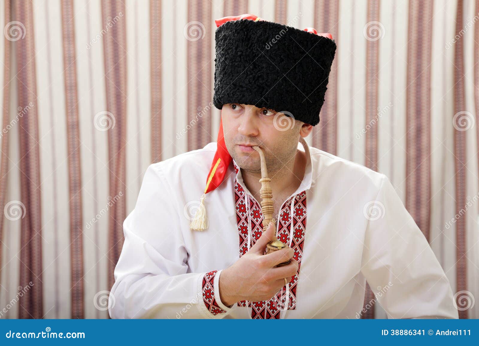 Cosaco Ucraniano En Ropa Nacional Imagen de archivo - Imagen de ropa ...