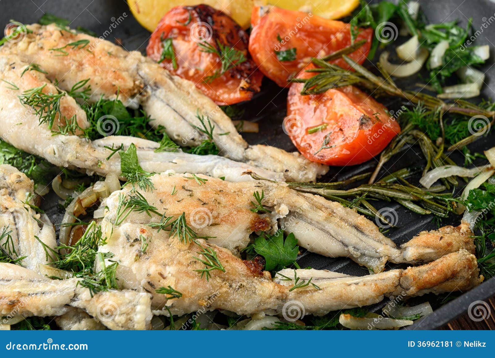 Cosce di rane fritte immagine stock. Immagine di cinese - 36962181