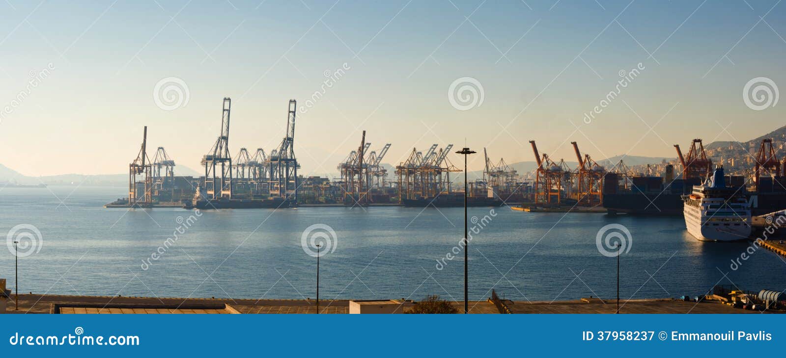 Cosco Container terminal editorial photography. Image of feeder - 37958237