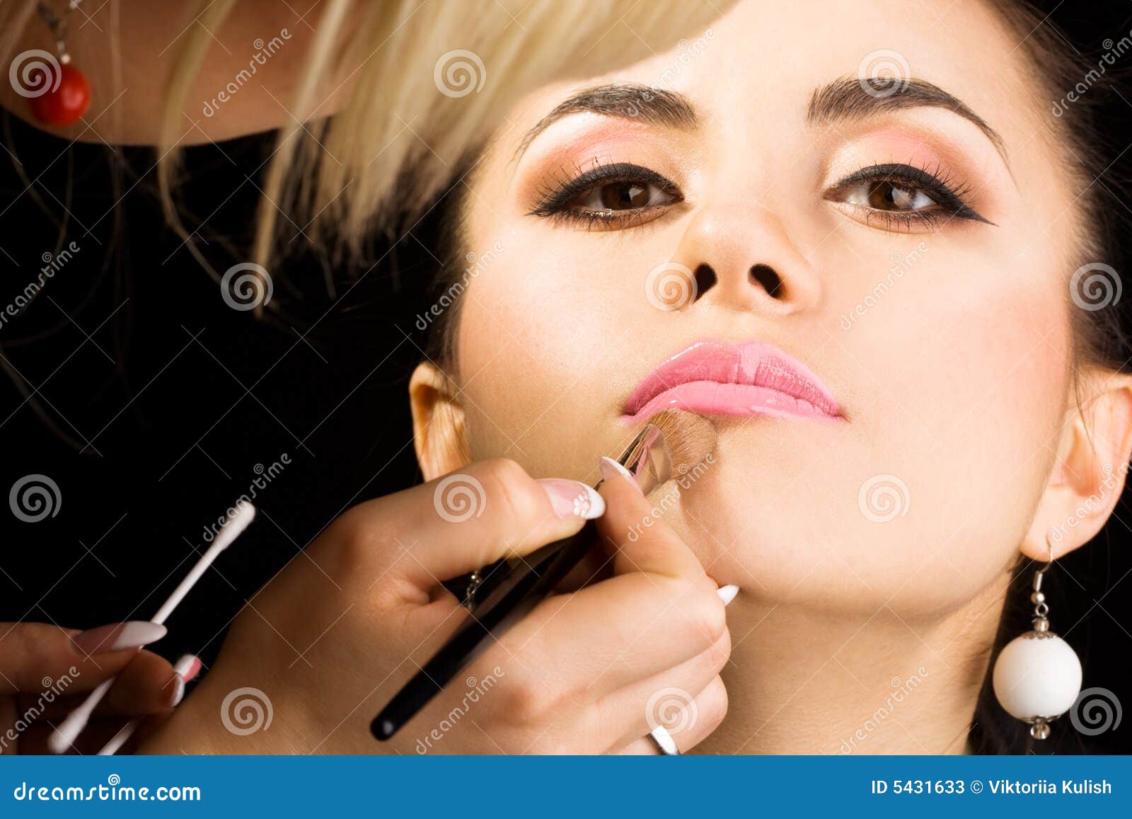 Cosmetologist Doing Make-up Stock Image - Image of attractive, lovely ...