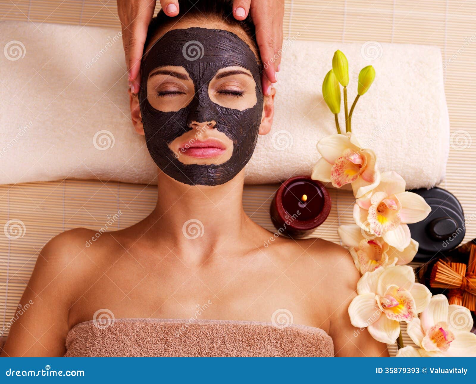 Cosmetologist Doing Massage On The Woman S Face In Sap Salon Stock