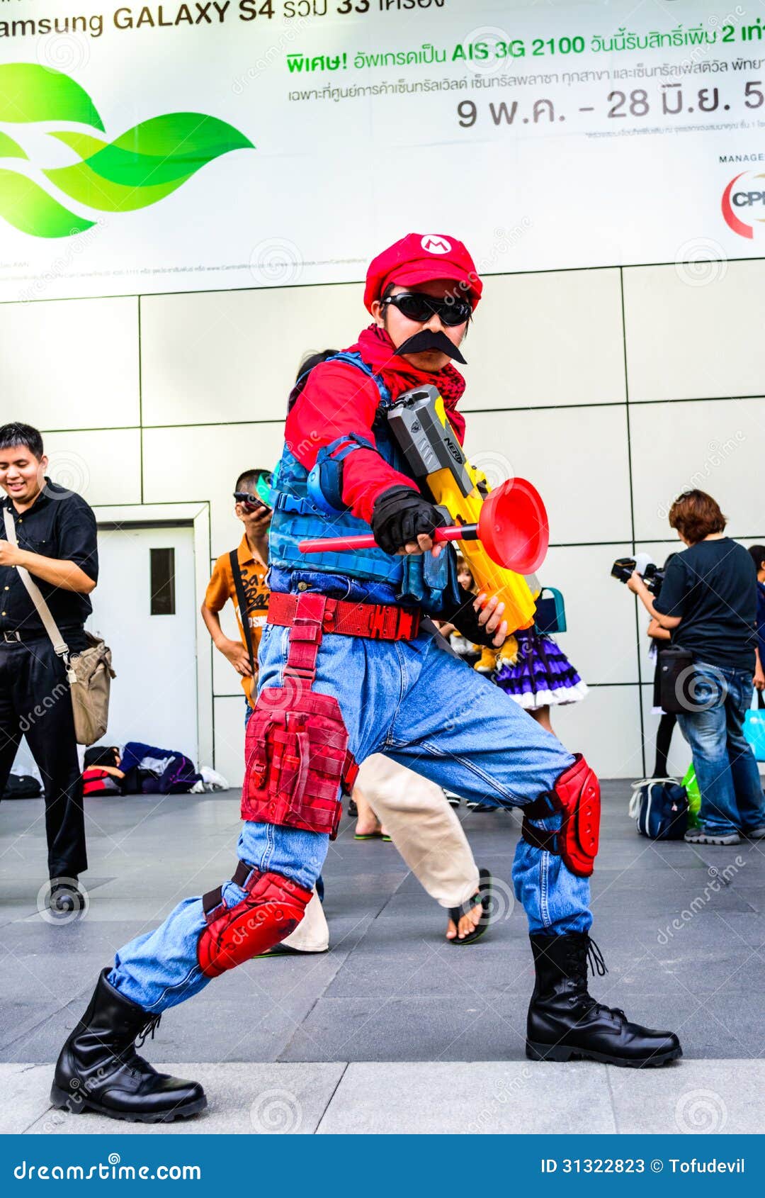 Cosplayer Como Juego De Mario Nintendo De Los Caracteres. Foto de ...