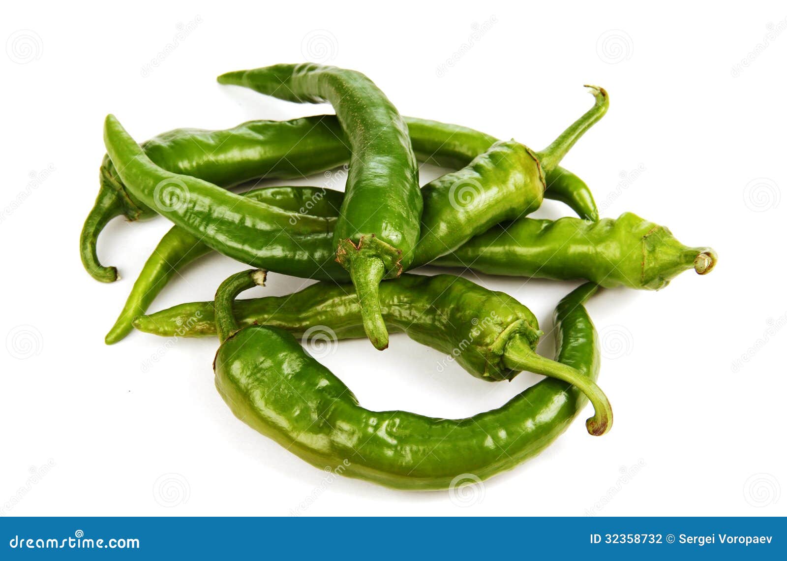 Cosses des piments verts. photo stock. Image du chaud - 32358732