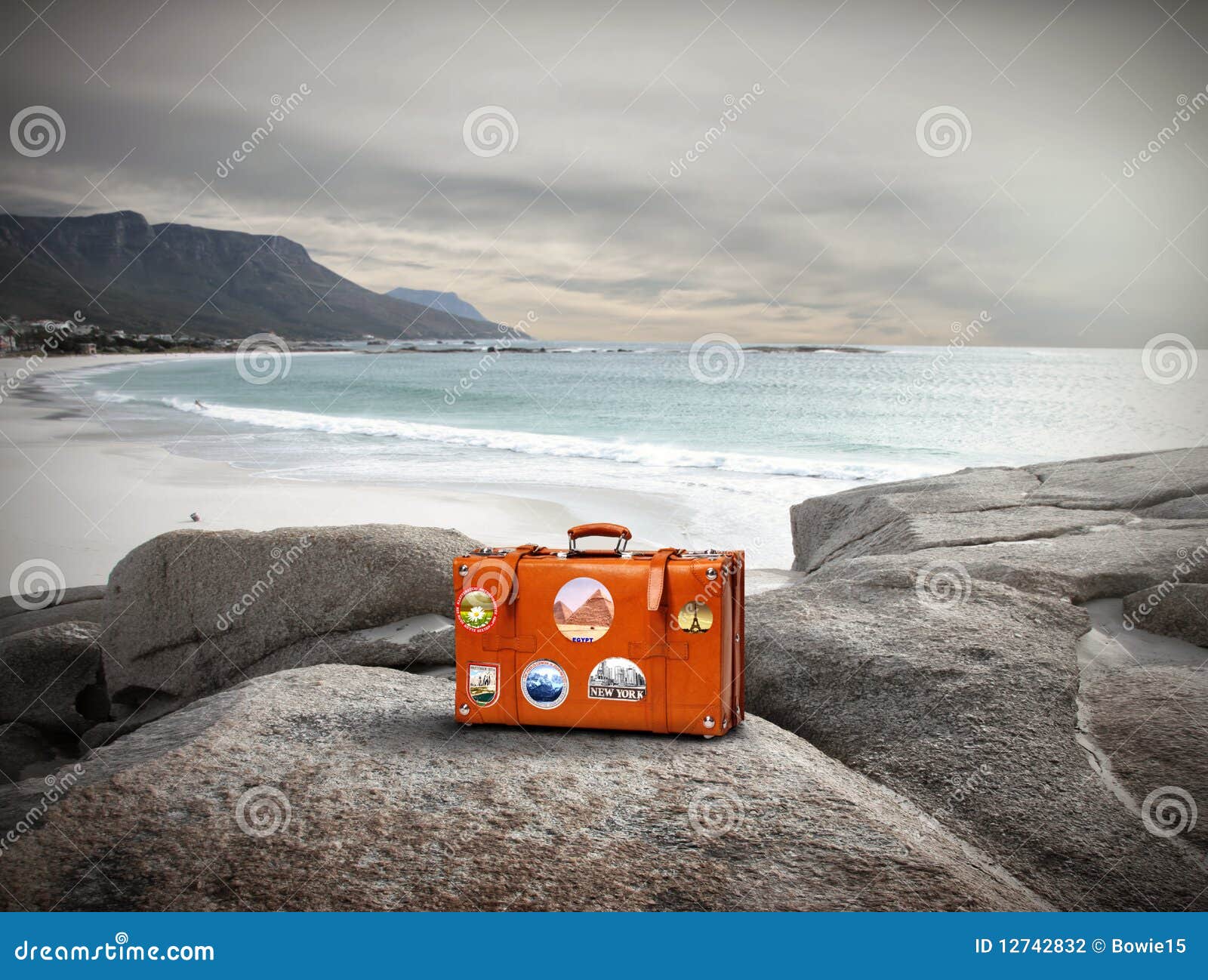 Costa a costear foto de archivo. Imagen de nublado, agua - 12742832