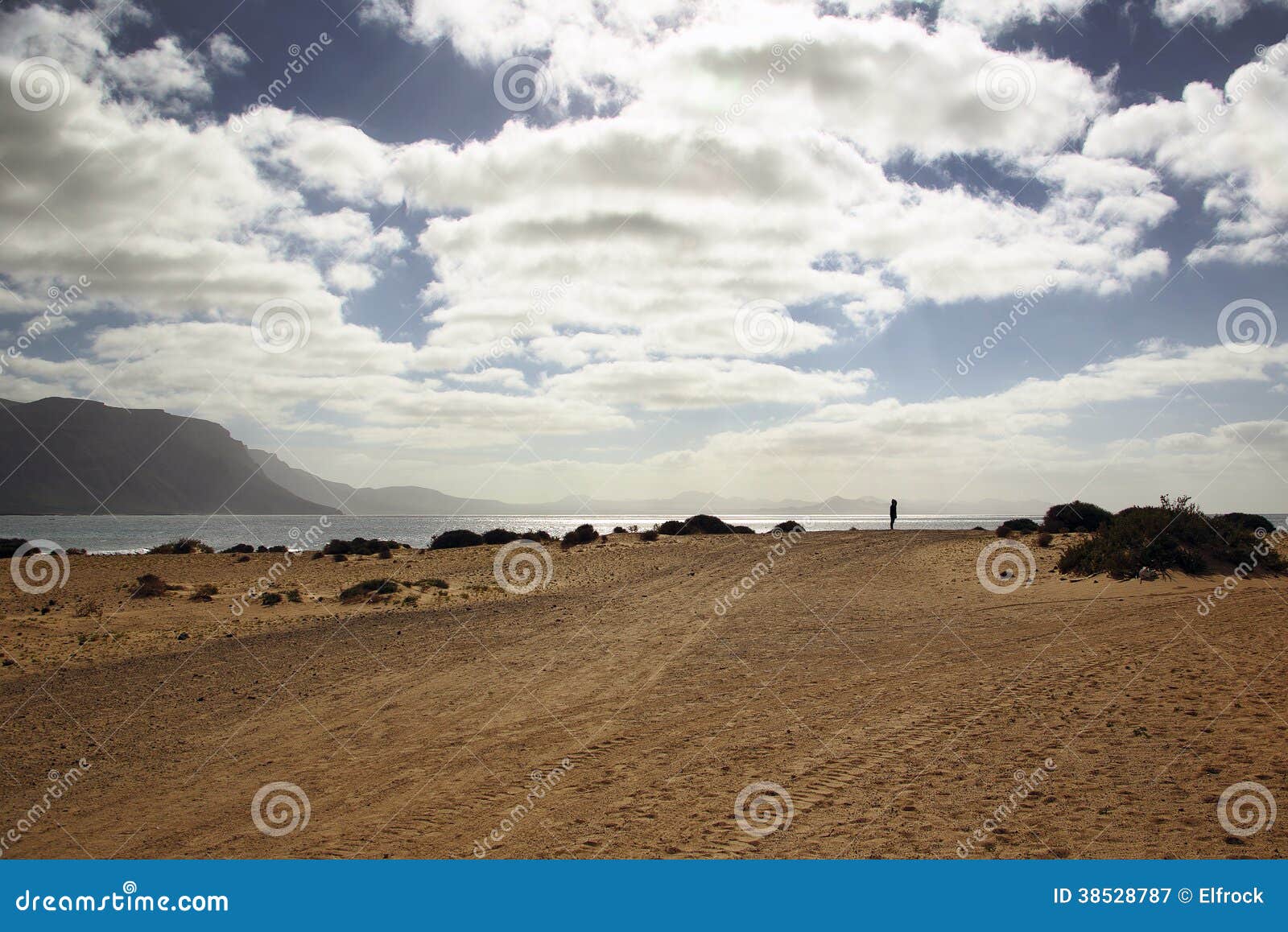 Costa de Sandy imagen de archivo. Imagen de azul, nube - 38528787