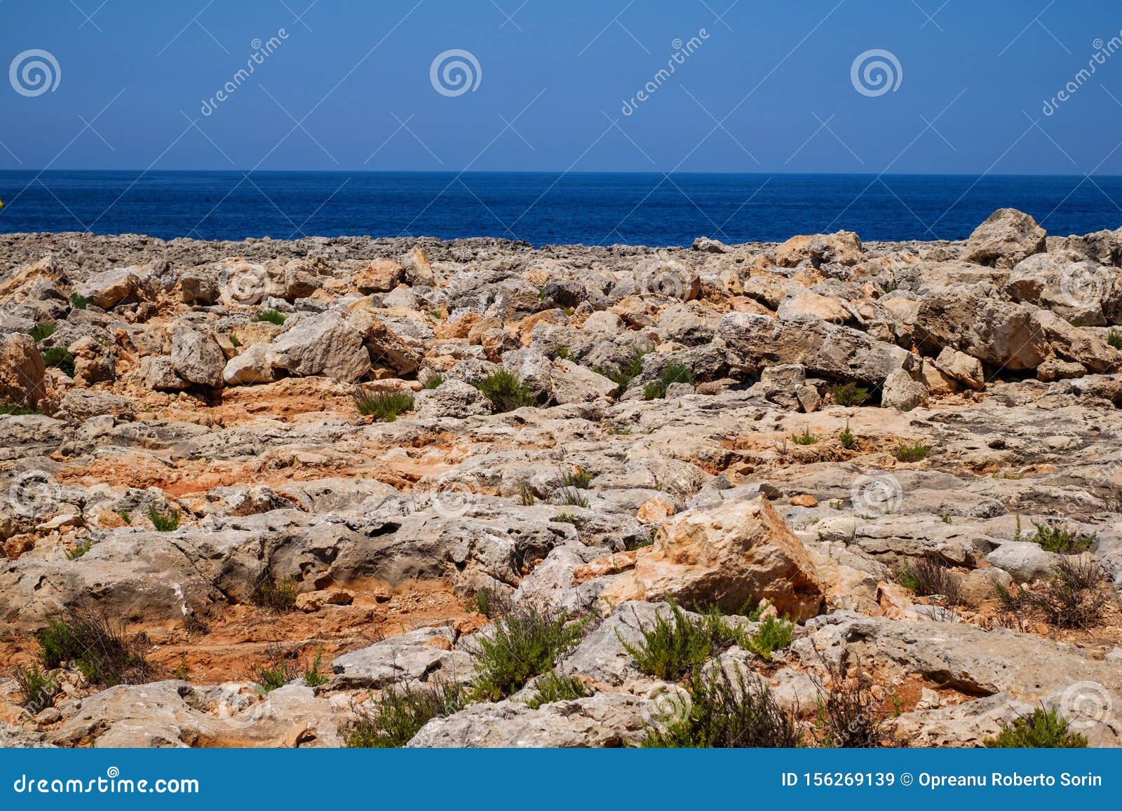 Costa Dura De La Isla De Comino, Malta Imagen de archivo - Imagen de ...
