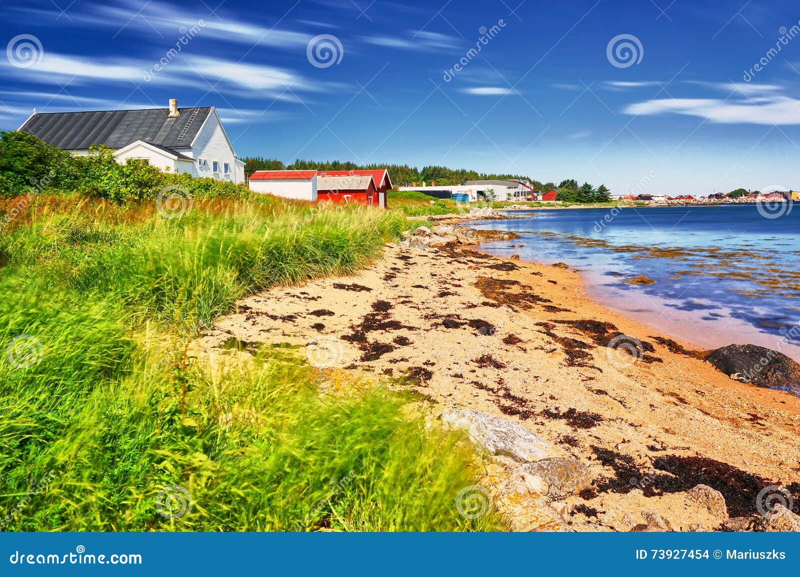 Costa en los rayos del sol imagen de archivo editorial. Imagen de julio ...