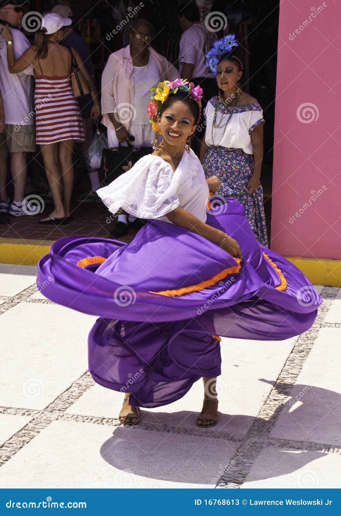 Costa Maya Mexico - Native Dancing Woman Editorial Stock Photo - Image ...