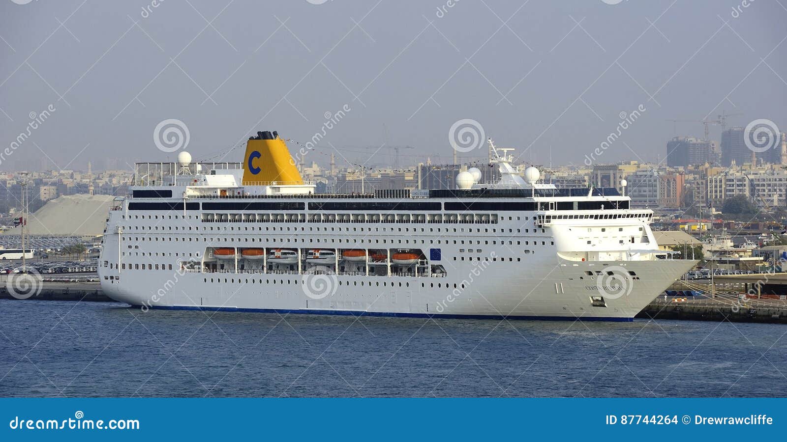 Costa Riviera En El Puerto Rashid Imagen de archivo editorial - Imagen ...