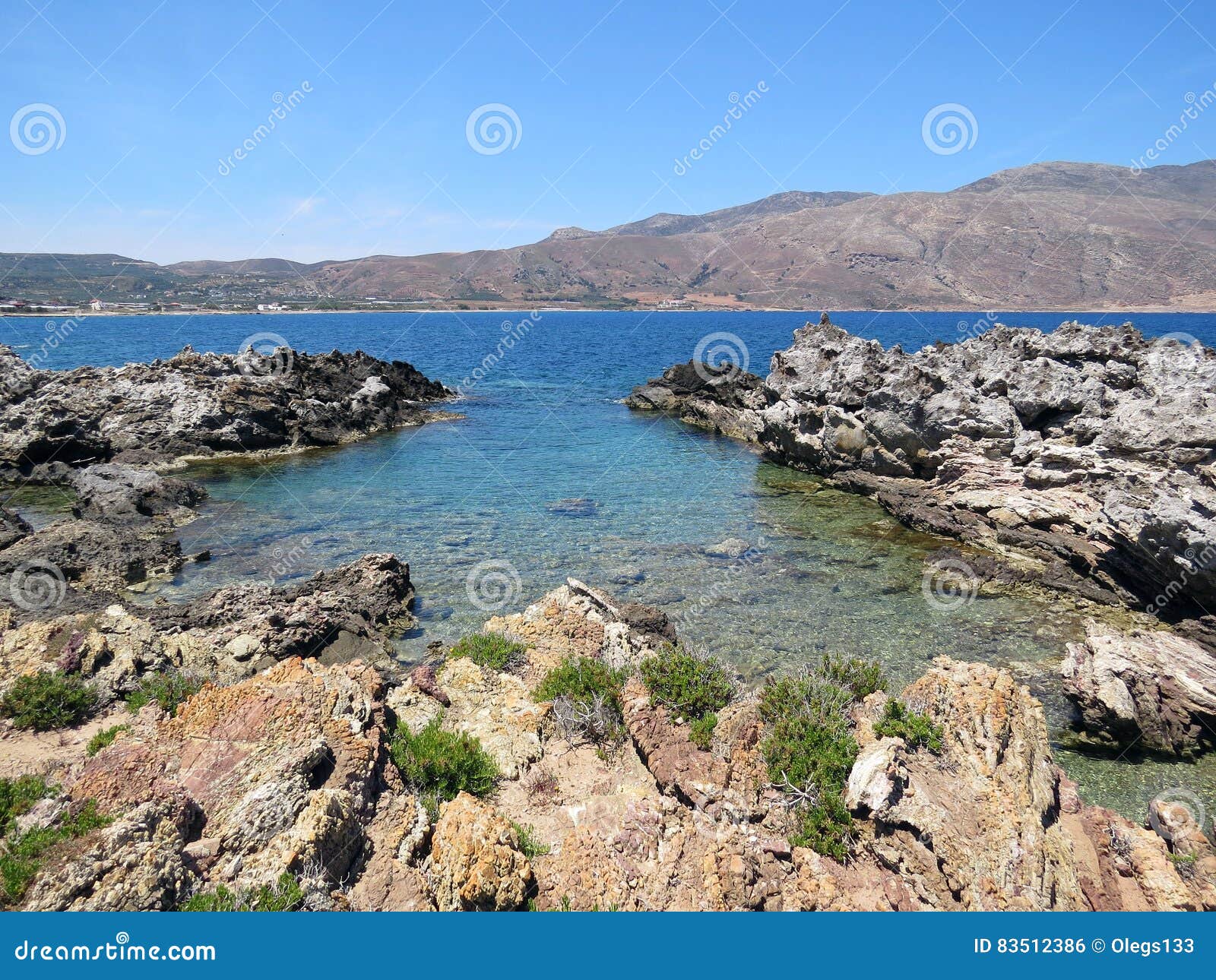 Costa rochosa foto de stock. Imagem de praia, pedras - 83512386