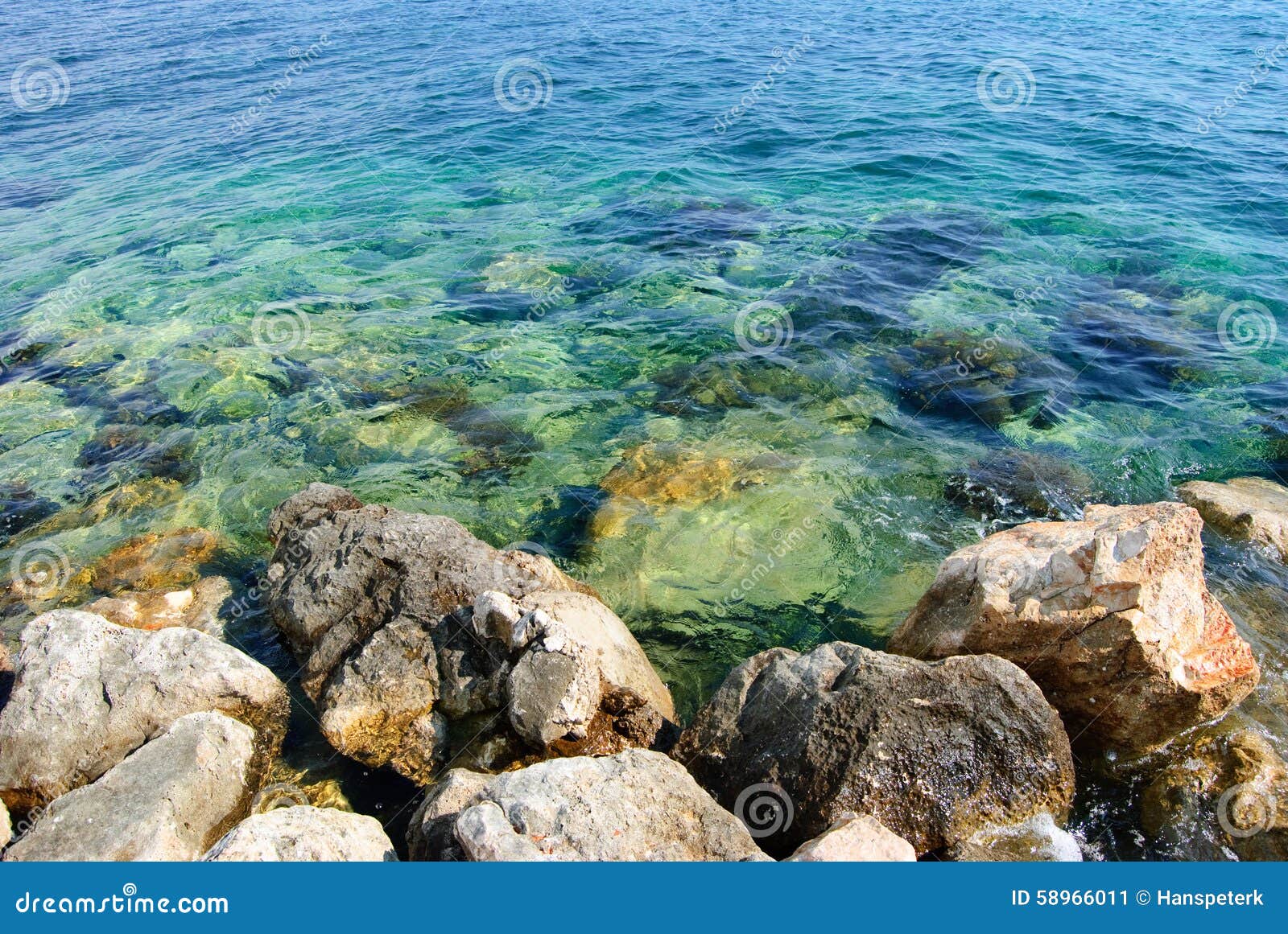 Costa rocosa imagen de archivo. Imagen de piedras, guijarros - 58966011