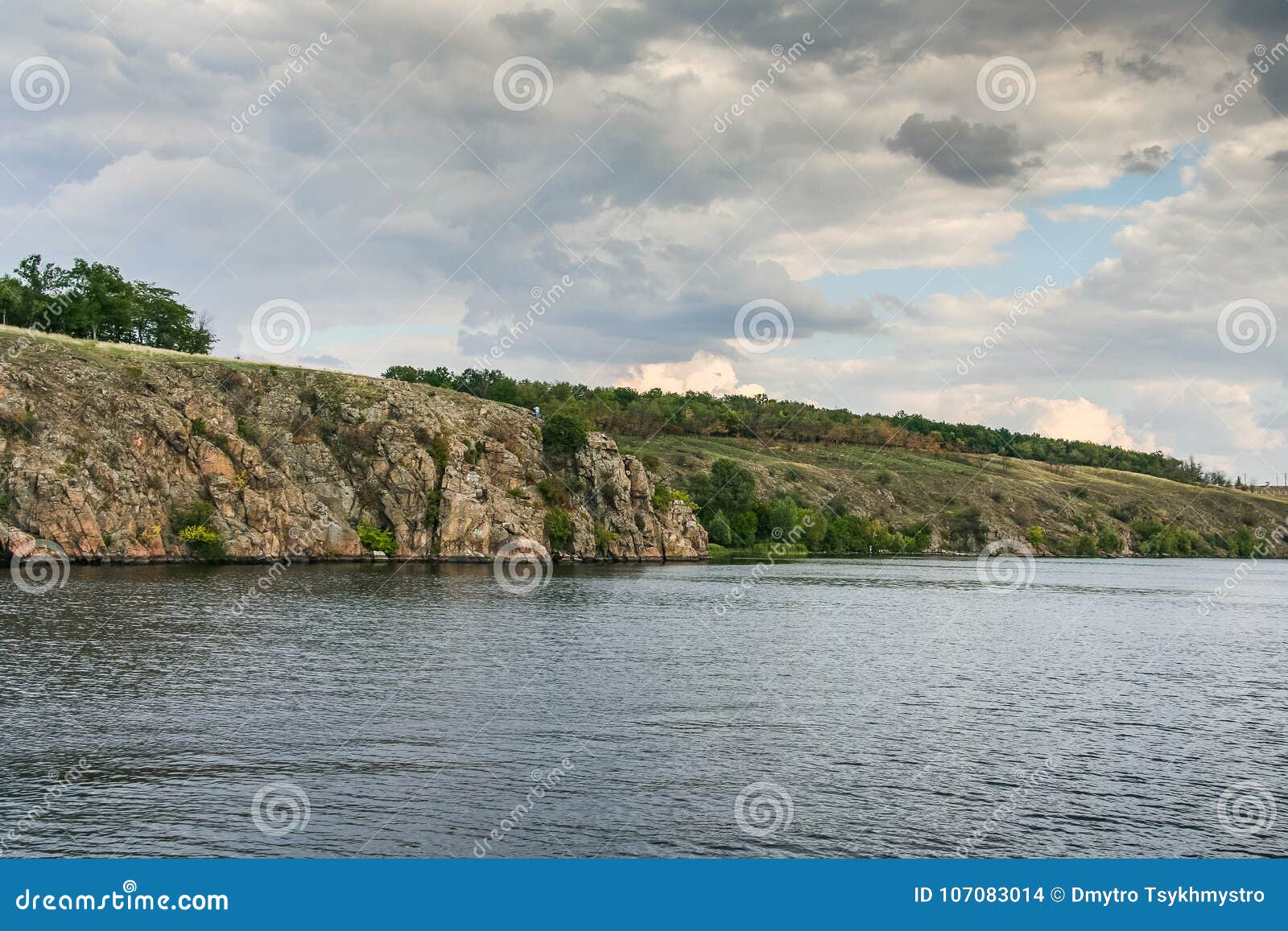 Costas Rochosas Da Ilha De Khortytsya Foto de Stock - Imagem de costa ...