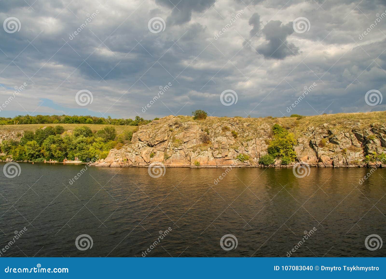 Costas Rochosas Da Ilha De Khortytsya Foto de Stock - Imagem de rochoso ...