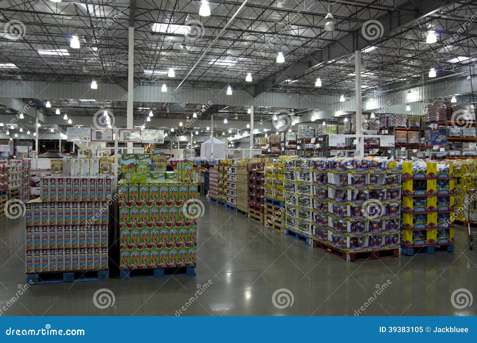 Costco store editorial image. Image of shop, interiors - 39383105