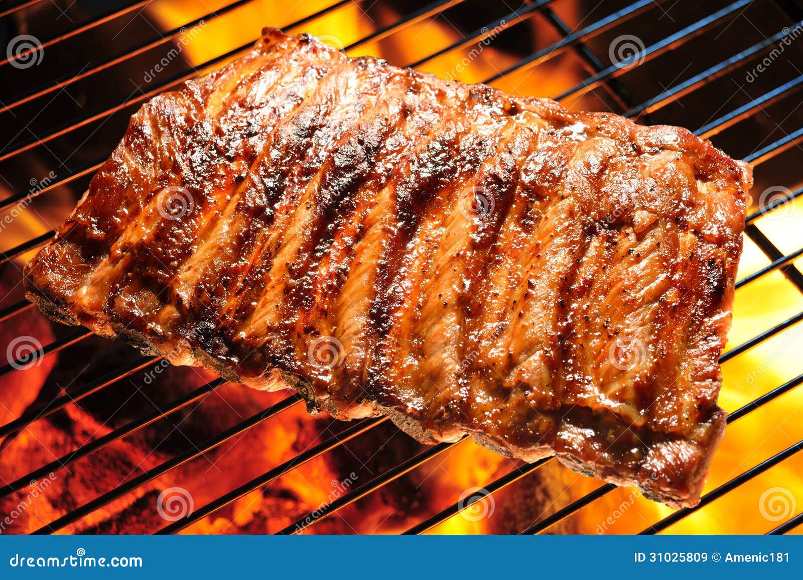 Costillas De Cerdo Asadas A La Parrilla Imágenes de archivo libres de ...
