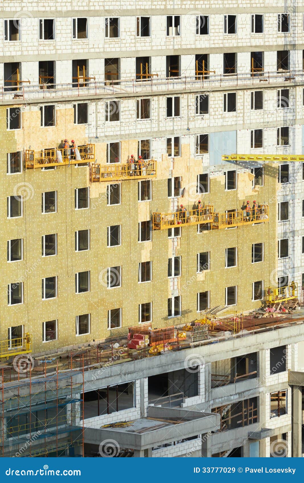 Costruzione in costruzione immagine stock. Immagine di ruvido - 33777029