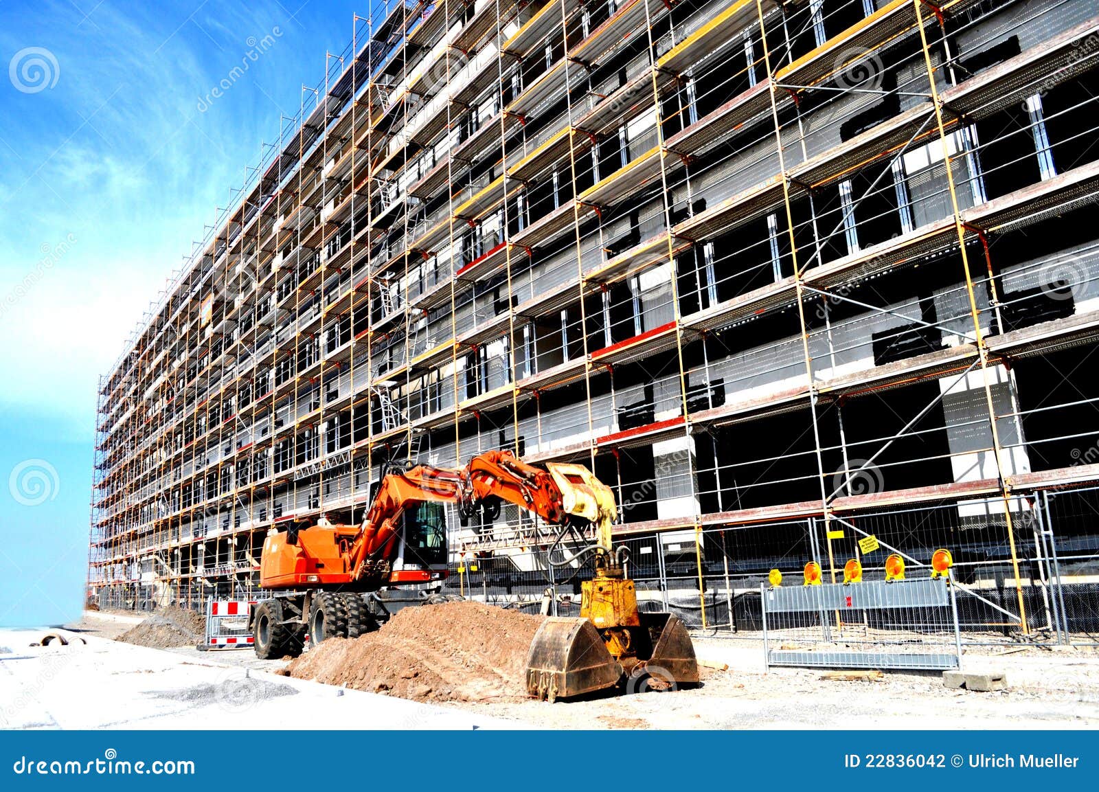 Costruzione Dell'edificio Per Uffici Fotografia Stock - Immagine di ...
