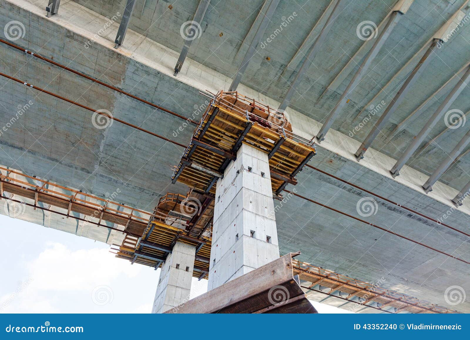 Costruzione Di Ponte D'acciaio Fotografia Stock - Immagine di ...