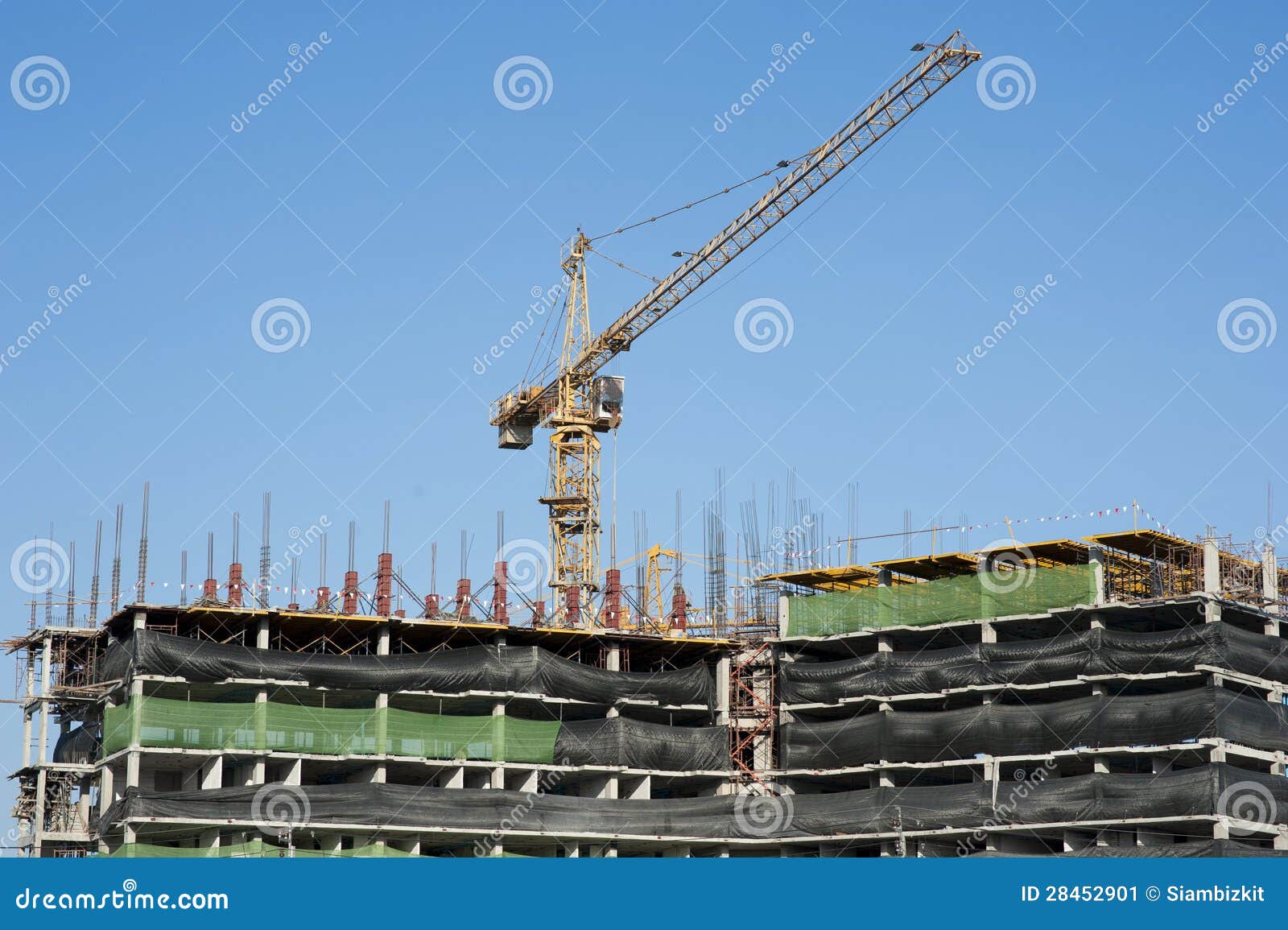 Costruzioni in Costruzione E Gru Immagine Stock - Immagine di commercio ...